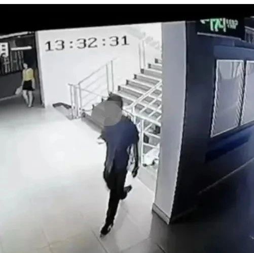 211高校一男生在女厕偷拍被抓现行，学校：留校察看！ 华算科技 5815